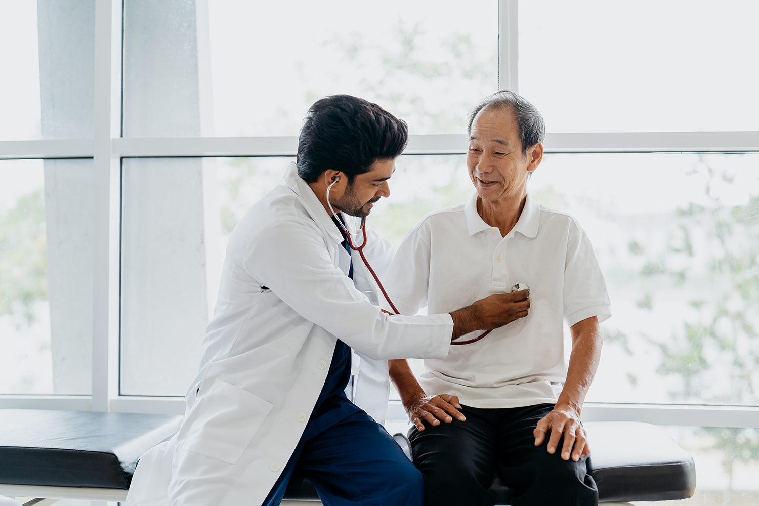 4 Tips for Talking to Your Doctor About Pain Management as an Older Adult